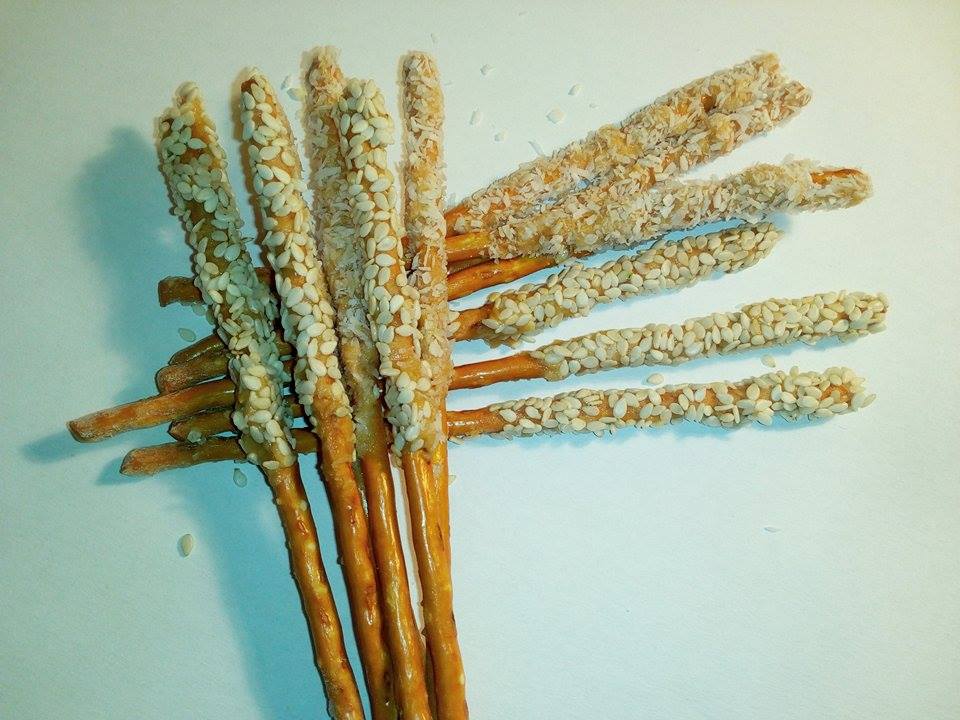 Sticksuri cu unt de arahide, susan si cocos – eusipiticulmeu