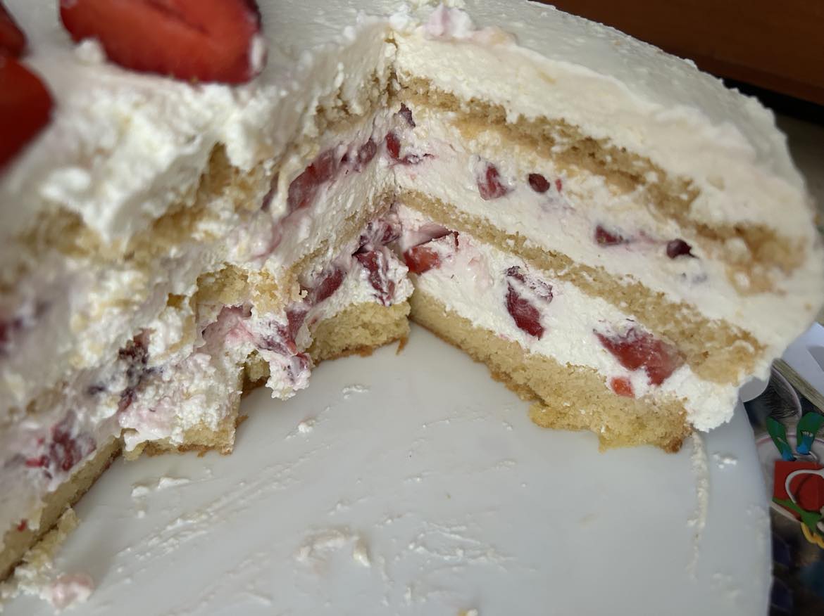 Tort cu frisca si capsuni – eusipiticulmeu